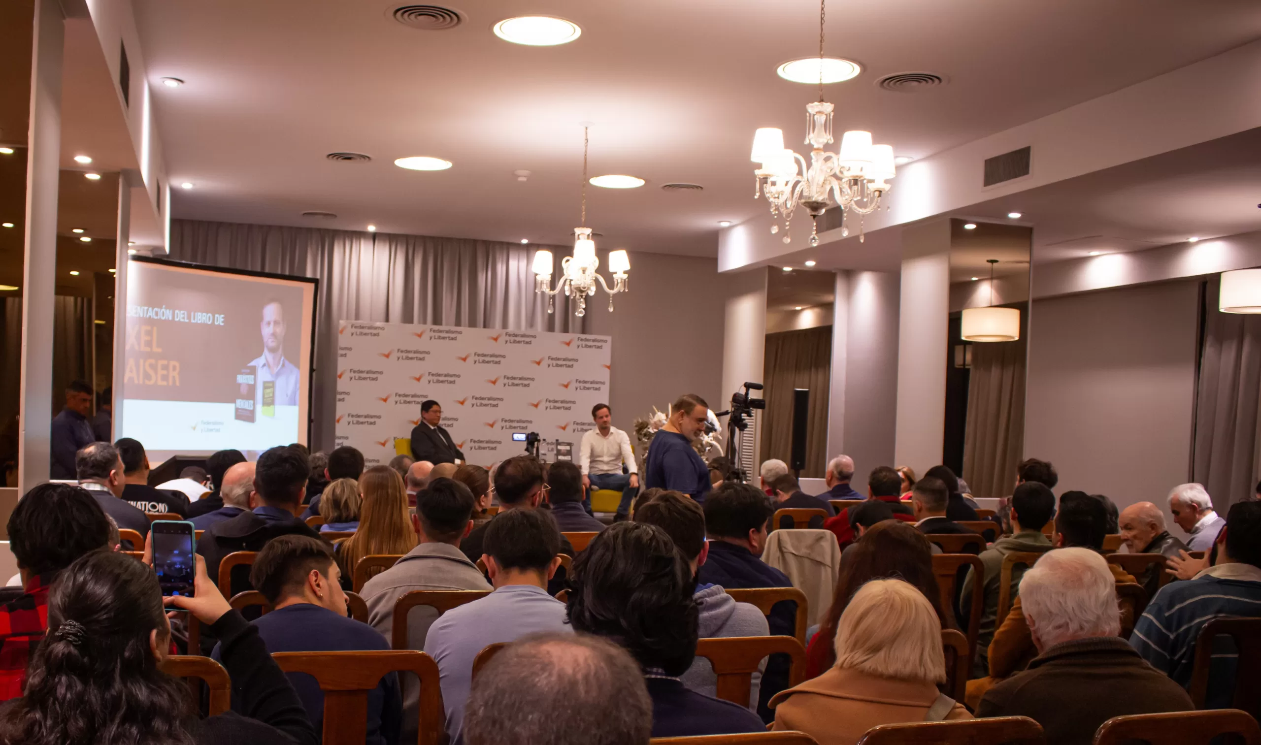Axel Kaiser presentó su nuevo libro “Parásitos Mentales” en Tucumán ...